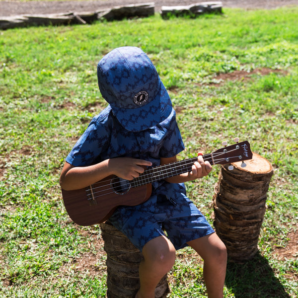 LAREDO – Tiny Whales