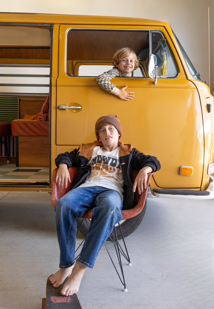 HOWDY – Tiny Whales